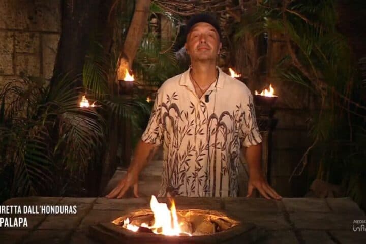“Ignorante, vergognati!”. Isola dei Famosi, Joe Bastianich perde la ...