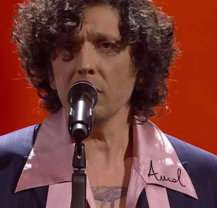 Sanremo 2026, la scritta sulla giacca di Ermal Meta divide il pubblico ...