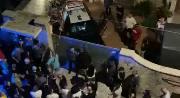 Tentato furto in villa a Merine, poi la tensione: due uomini circondati ...